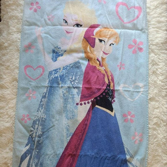Disney | Bath | Frozen Elsa And Anna Beach Towel 5 X 25 | Poshmark